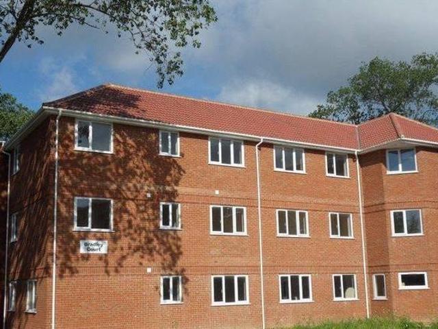 2 bedroom flat for rent in Flat 14 Bradley Court SS8