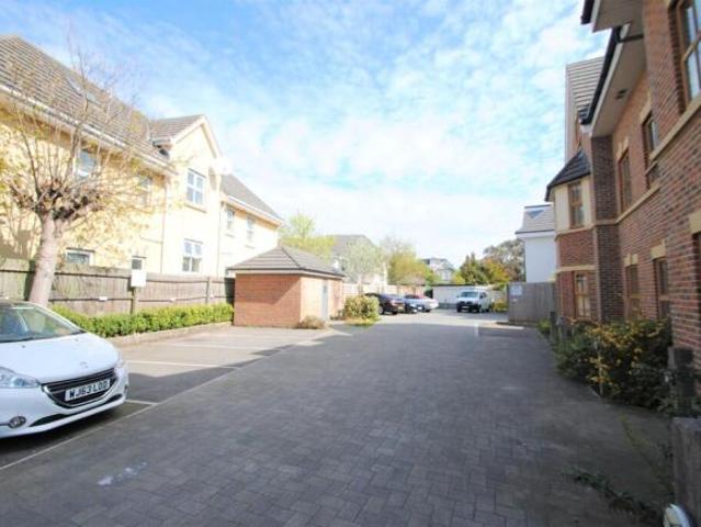 2 bedroom flat for rent in Flat 10, Chailey Place, 18 Methuen Close, Bournemouth, BH8 8PF, BH8