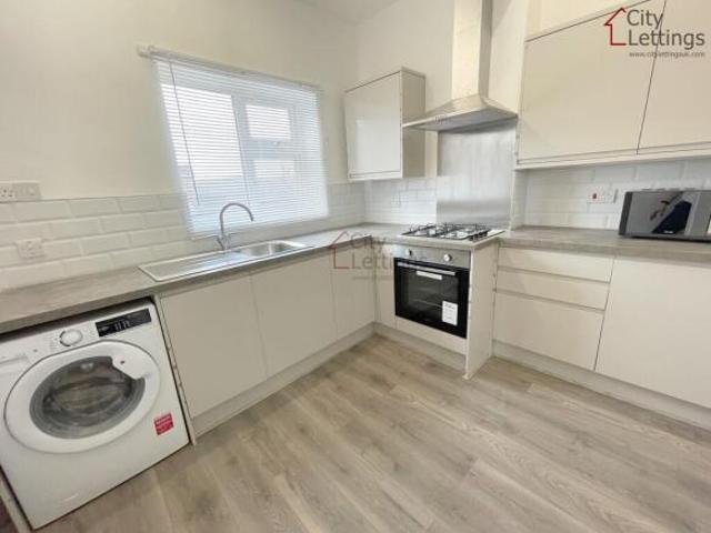 2 bedroom flat for rent in Flat 1, 37 Bentinck Road, NG7