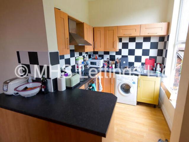 2 bedroom flat for rent in Flat 2, 239 Hyde Park Road, Leeds, LS6 1AG, LS6