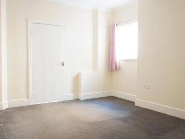 2 bedroom flat for rent in Flat 2 27 29 Westcott Street, Hull, HU8 8LR, HU8