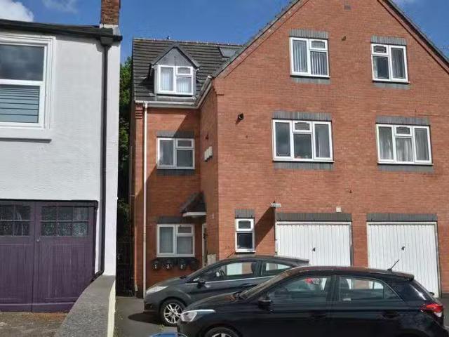 2 bedroom flat for rent in Flat 3, 89 Alcester Road South, Kin.