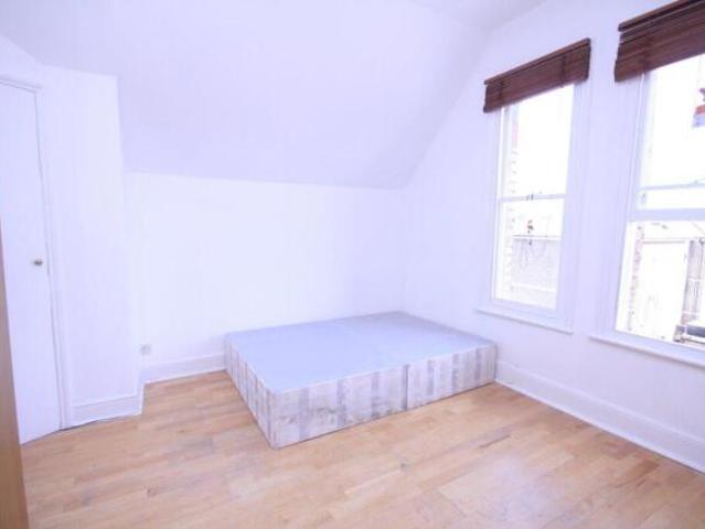 2 bedroom flat for rent in Flat 4 8 Middleton Grove, Holloway, N7