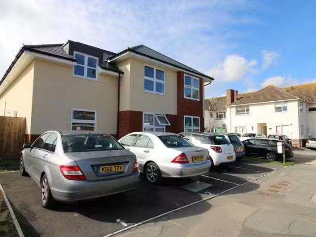 2 bedroom flat for rent in Flat 5, 2, Lower Ashley Road, New M.