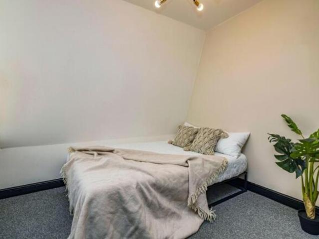 2 bedroom flat for rent in Flat 5, 98 100 Portland Street, Lincoln, LN5 7LE, LN5
