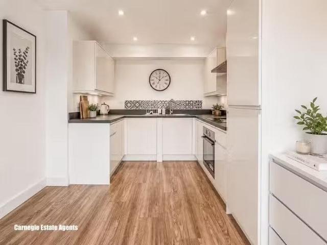 2 bedroom flat for rent in Flat 5, Sienna House, 8 Brownfields.