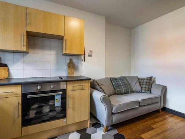 2 bedroom flat for rent in Flat 6, 98 100 Portland Street, Lincoln, LN5 7LE, LN5