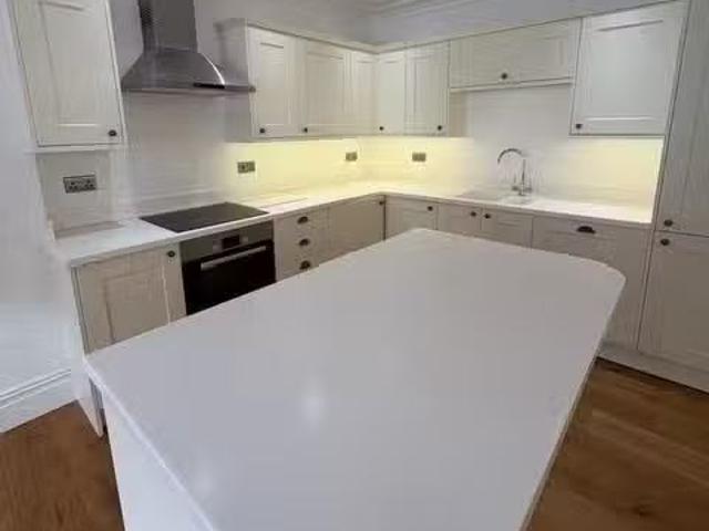 2 bedroom flat for rent in Flat 6, Cleeve, BS49