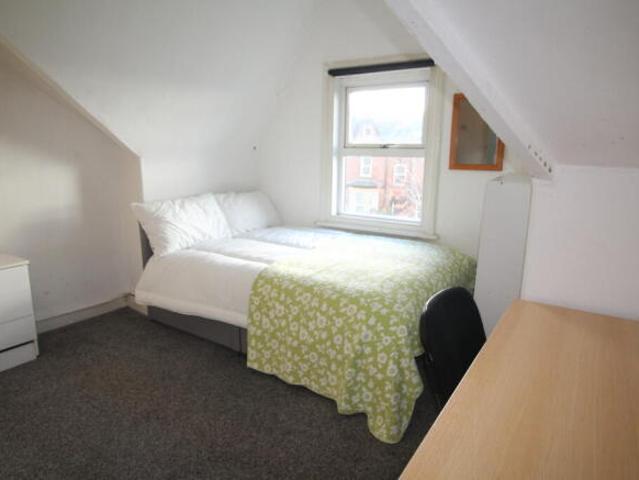 2 bedroom flat for rent in Flat 7, 30 Kelso Road, LS2 9PR, LS2