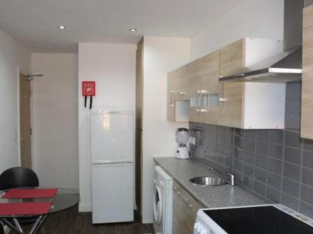 2 Bedroom Flat For Rent In Flat 7, Preston