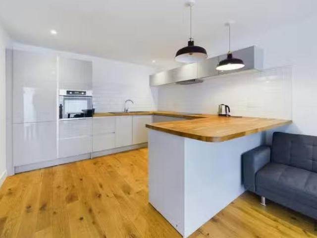 2 bedroom flat for rent in Flat 8 Moose Hall Apartments, Spinn.