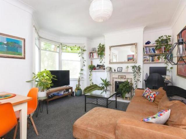 2 bedroom flat for rent in Fleeming Road, London, E17