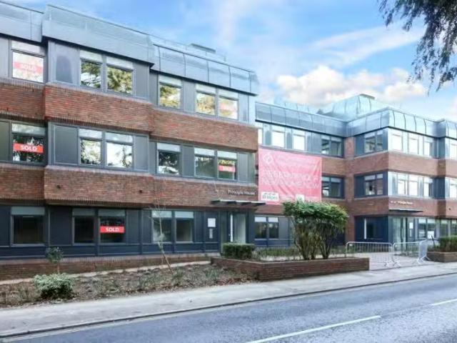 2 bedroom flat for rent in Fleet Road, Fleet, Hampshire, GU51