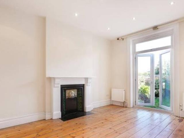 2 bedroom flat for rent in Frances Road Windsor SL4