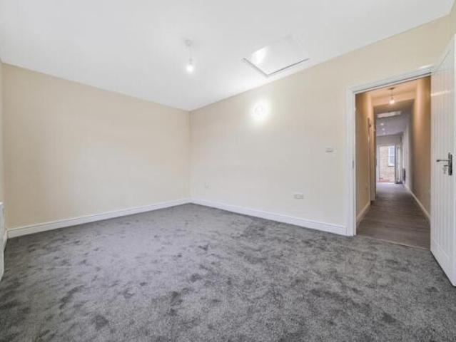 2 bedroom flat for rent in Franche Court Road, London, SW17