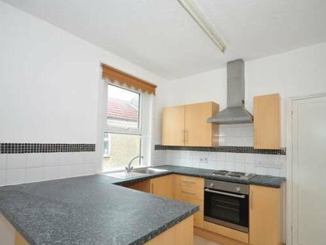 2 bedroom flat for rent in Francis Avenue Southsea PO4