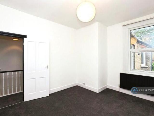 2 bedroom flat for rent in Francis Road, London, E10
