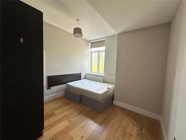 2 bedroom flat for rent in Francis Road, London, E10