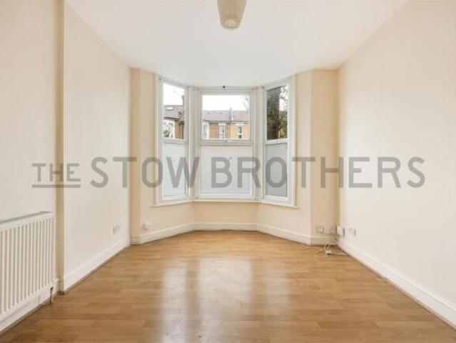 2 bedroom flat for rent in Francis Road, Leyton, E10