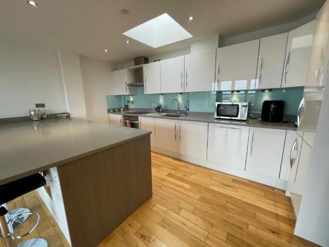 2 bedroom flat for rent in Fretwell House, Southgate, N14