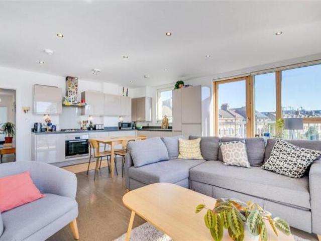 2 bedroom flat for rent in Fresco House, Camberwell, SE5