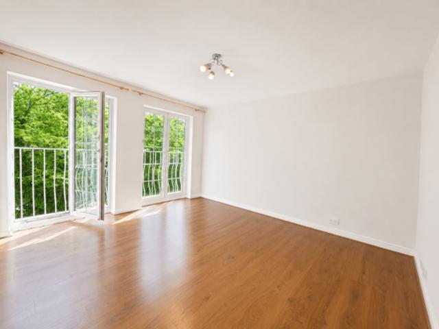 2 bedroom flat for rent in Freshwood Way, London, SM6