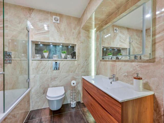 2 bedroom flat for rent in Fulham, London, SW6
