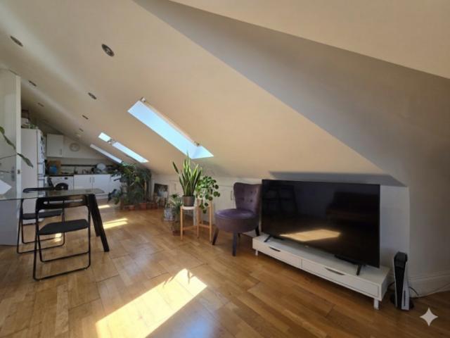 2 bedroom flat for rent in Fulham Palace Road, Hammersmith, W6