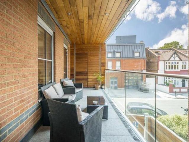 2 bedroom flat for rent in Fulham Palace Road, Hammersmith, W6