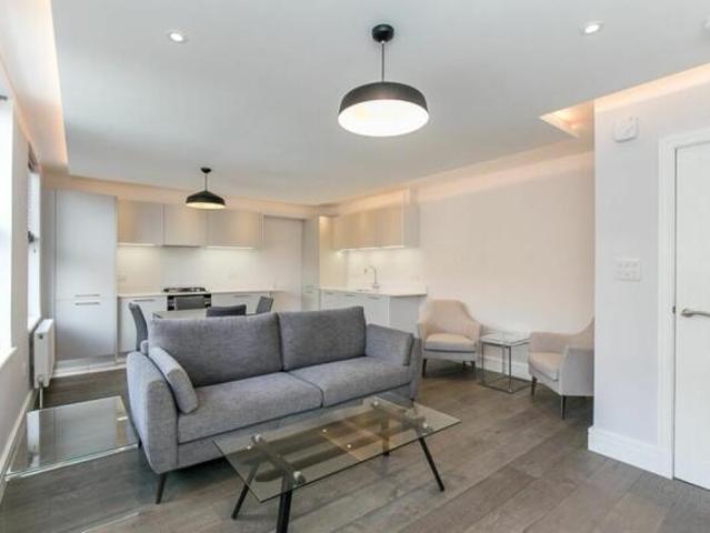 2 bedroom flat for rent in Fulham Palace Road, London, W6