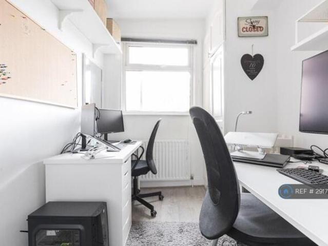 2 bedroom flat for rent in Fulham Palace Road, London, W6