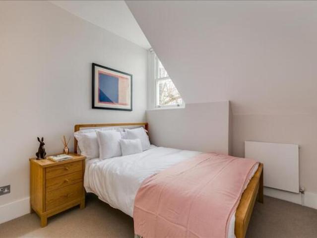 2 bedroom flat for rent in Fulham Park Gardens, Fulham, SW6