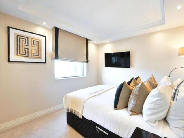 2 bedroom flat for rent in Fulham Road, Chelsea, London, SW3