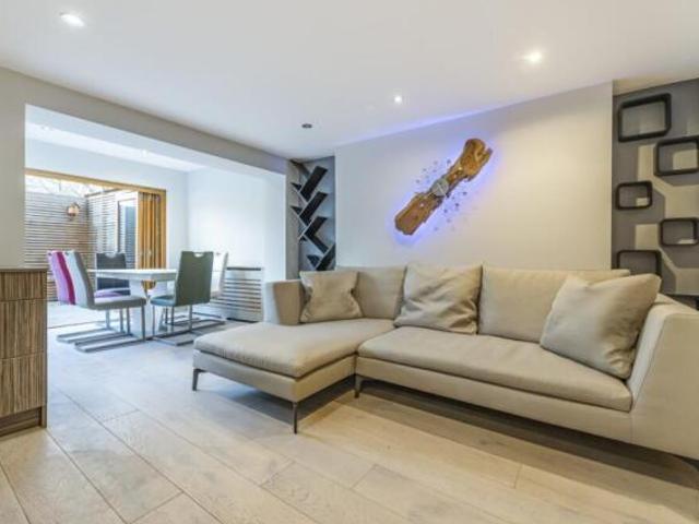 2 bedroom flat for rent in Fulham Road, London, SW6