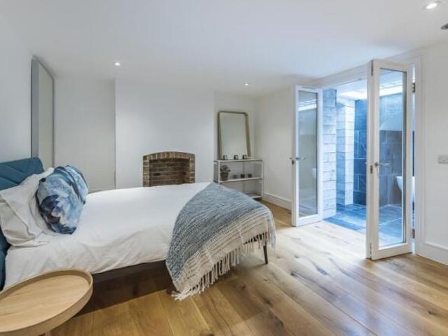 2 bedroom flat for rent in Fulham Road London SW10
