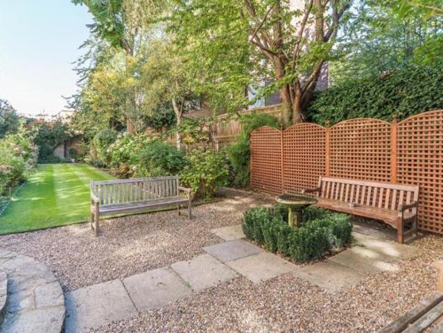 2 bedroom flat for rent in Fulham road, South Kensington, London, SW3
