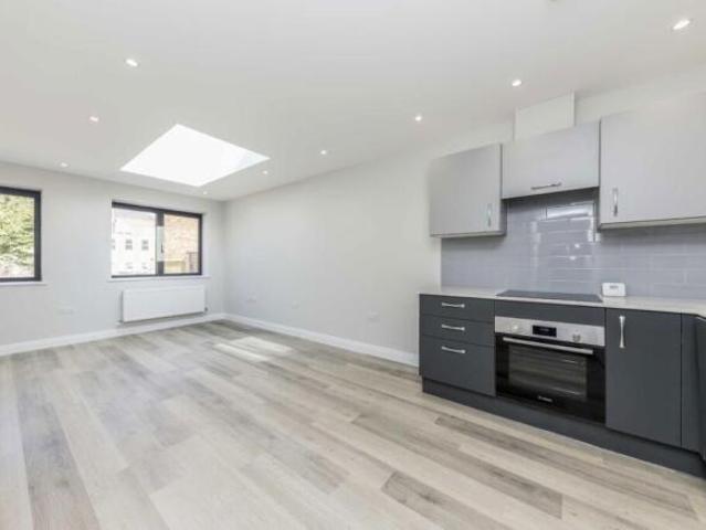 2 bedroom flat for rent in Furness Road, Willesden Junction, NW10