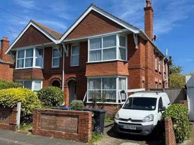 2 bedroom flat for rent in Gannon Road, Worthing, BN11