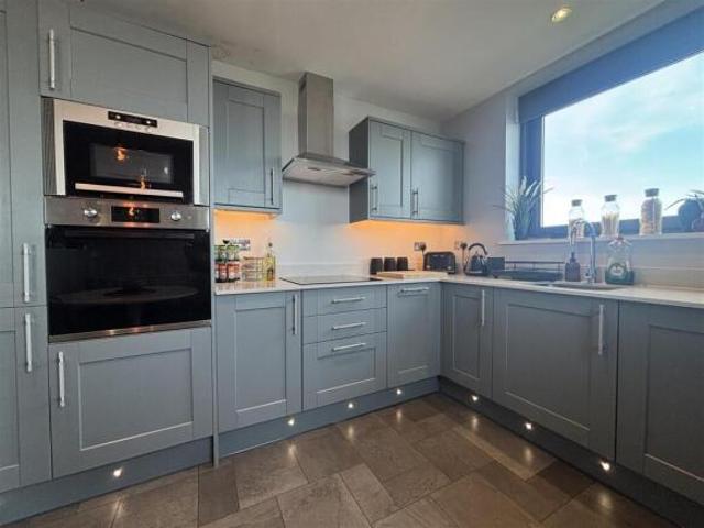 2 bedroom flat for rent in Galleon Way, Cardiff, CF10