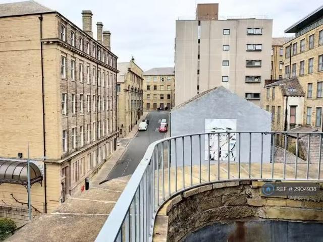 2 bedroom flat for rent in Gallon House, Bradford, BD1