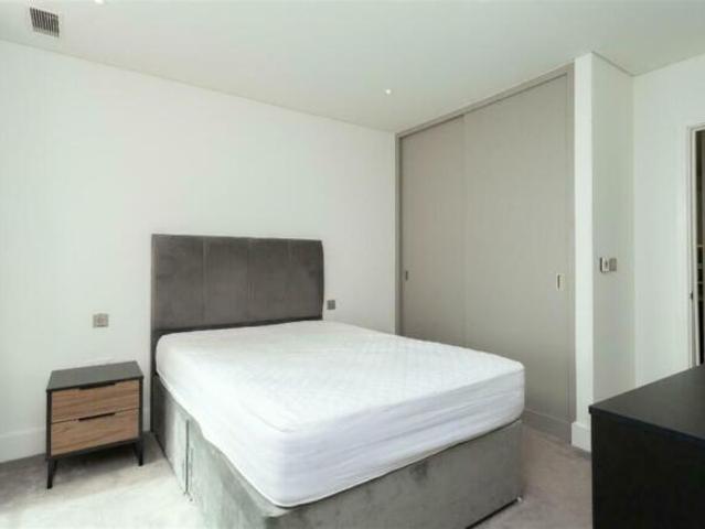 2 bedroom flat for rent in Gartons Way, London SW11