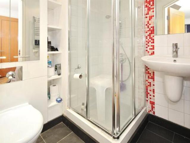 2 bedroom flat for rent in Garden Walk, London, EC2A