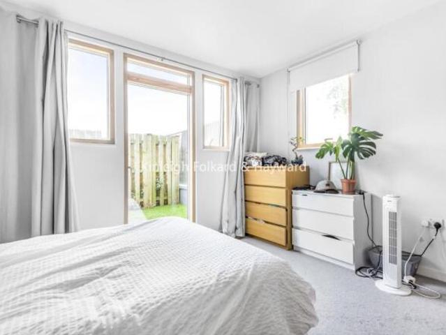 2 bedroom flat for rent in Garratt Lane, Tooting, London, SW17
