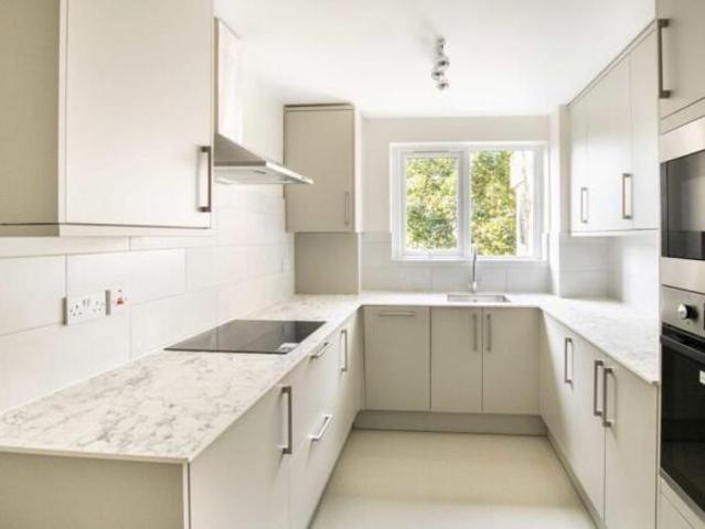 2 bedroom flat for rent in Garrick Close, Ealing, W5