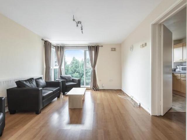2 bedroom flat for rent in Garrick Close, London, W5