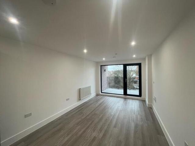 2 bedroom flat for rent in Garrison Point, Whiffens Avenue. ME4