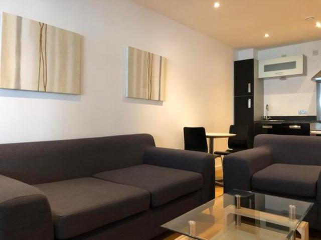 2 bedroom flat for rent in Gateway East, Marsh Lane, Leeds, LS9