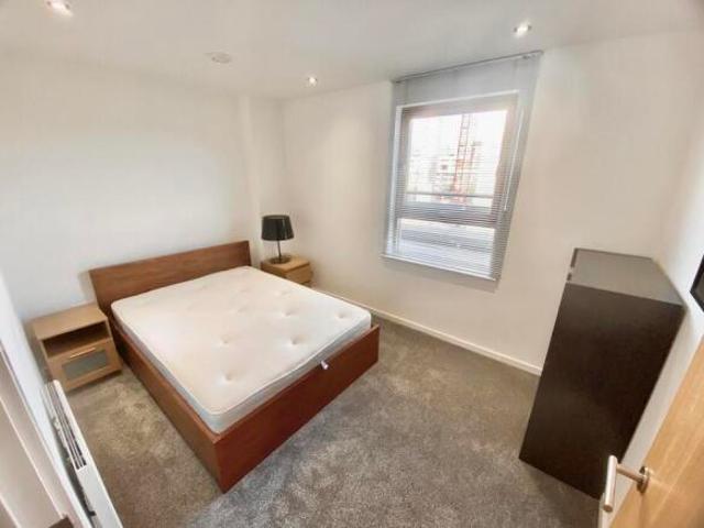 2 bedroom flat for rent in Gateway South, Leeds City Centre, LS9
