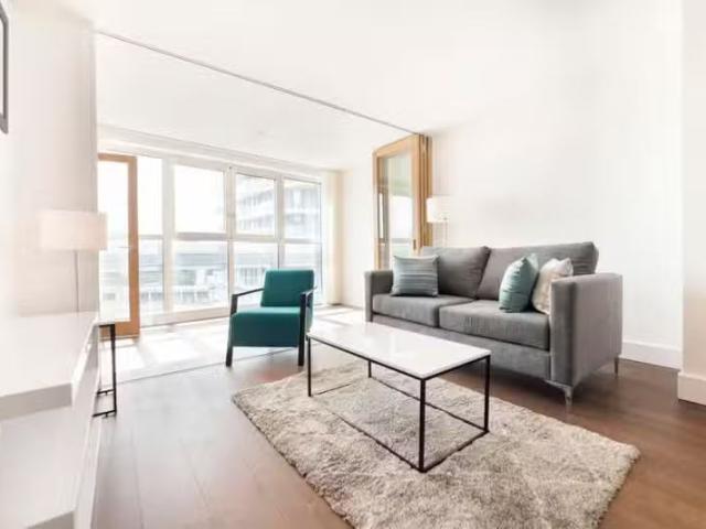 2 bedroom flat for rent in Gateway Tower, Royal Docks, E16