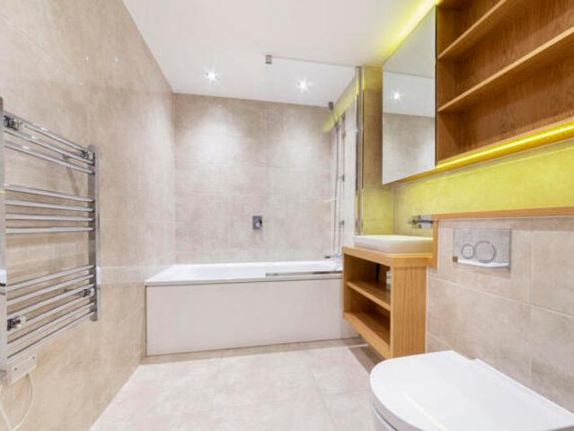 2 bedroom flat for rent in Gateway Tower, Royal Victoria, E16